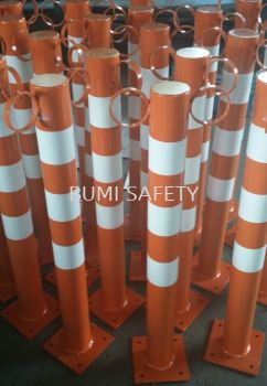 Metal Bollard With Chain Ring